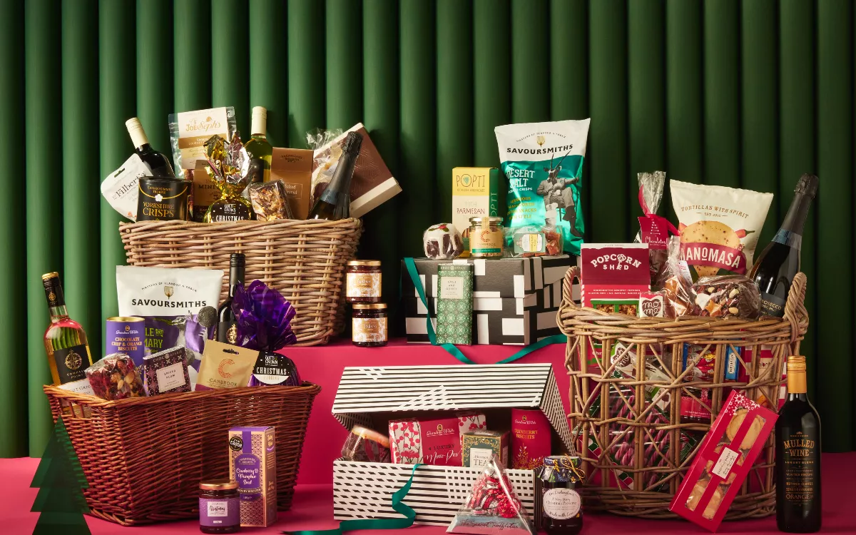 Why Food Gift Hampers Make A Great Surprise For Friends and Family ...